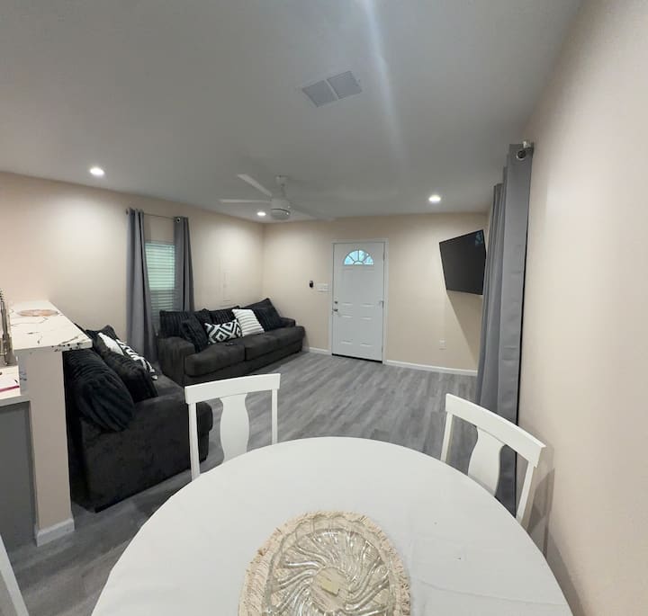 Modern Central Home With All Amenities - Kenner, LA