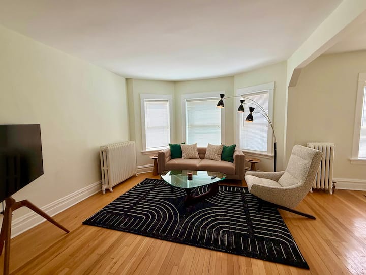 2nd Floor Apartment In The Heart Of Oak Park - Oak Park