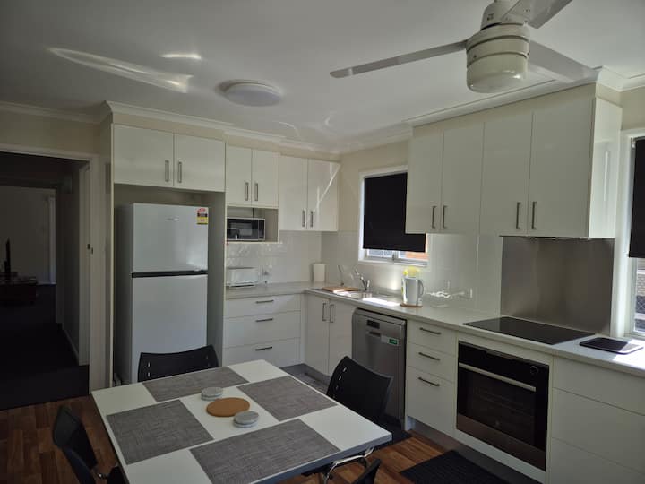 Deb's Place - Redcliffe