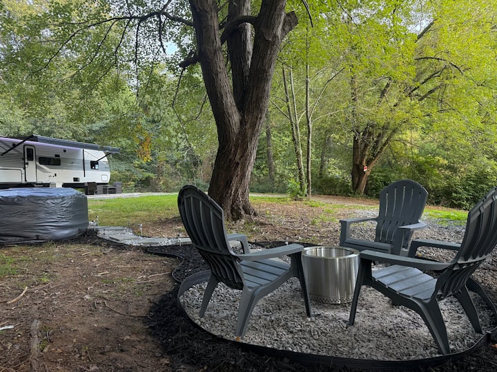 Luxury Rv | Hot Tub | Fire Pit | Outdoor Serenity - Blue Ridge, GA