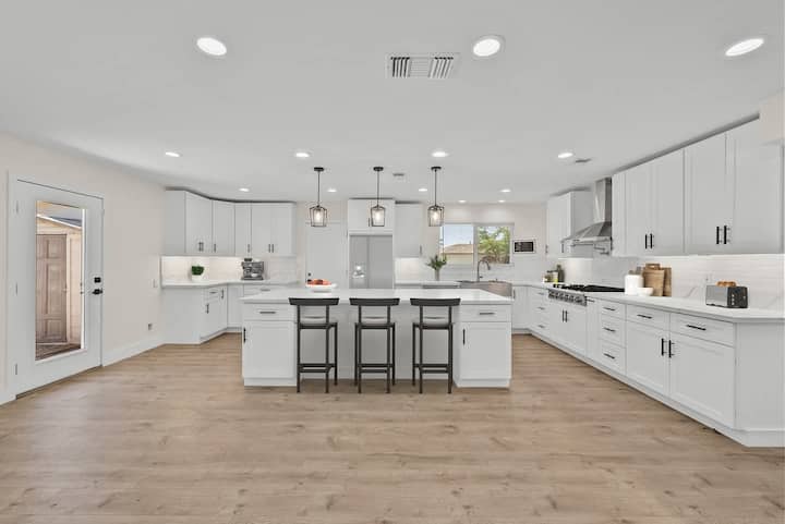 Modern Comfort On West Lancaster - Lancaster, CA