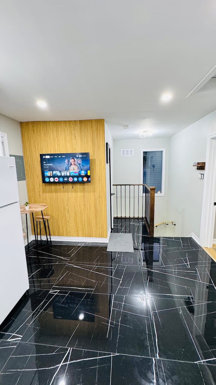 Welcome To Our Cozy 2-bedroom - Niagara Falls