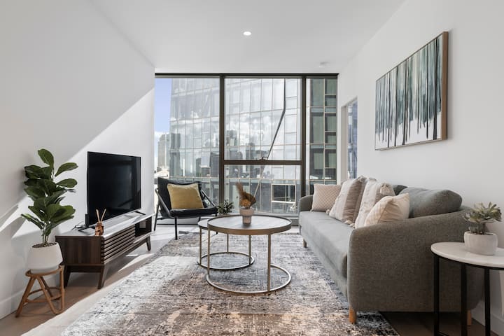 City Centre 2br Apt ~ Best Location W/ Gym & Pool! - Melbourne