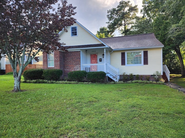 Central Bungalow - Fayetteville, NC