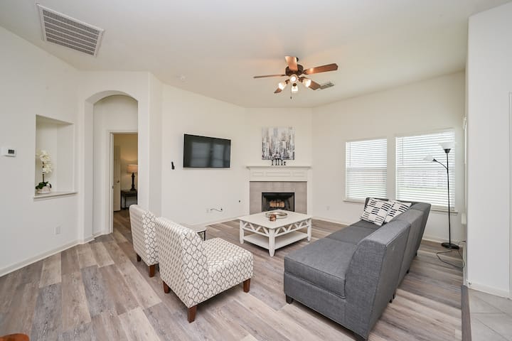 *New* Golf Retreat Resort Living - Tomball, TX