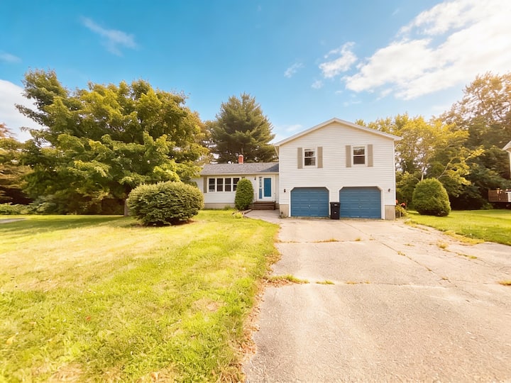 4 Minutes From Downtown Quiet Hiking Hideaway - Bangor, ME