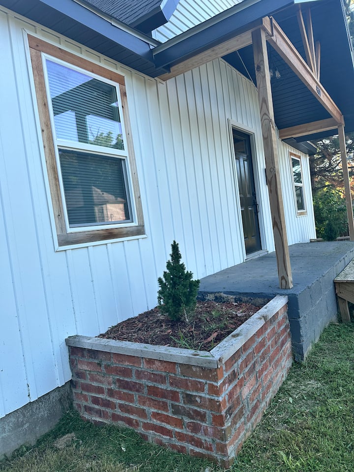 Downtown Bungalow - Siloam Springs, AR