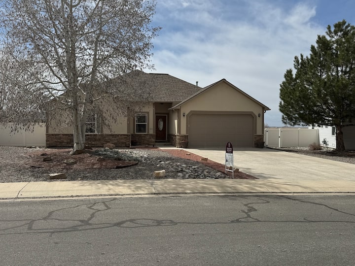 Montrose Retreat 3br Fenced Yard - Montrose, CO