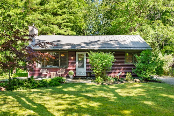 Tranquil Cottage Near Beach With Cozy Fireplace - Port Franks