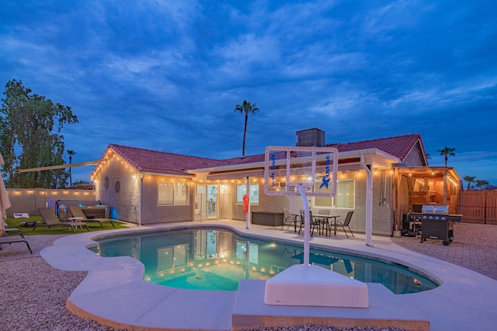 Heated Pool, Hot Tub, Arcade + Pool Table - Glendale, AZ