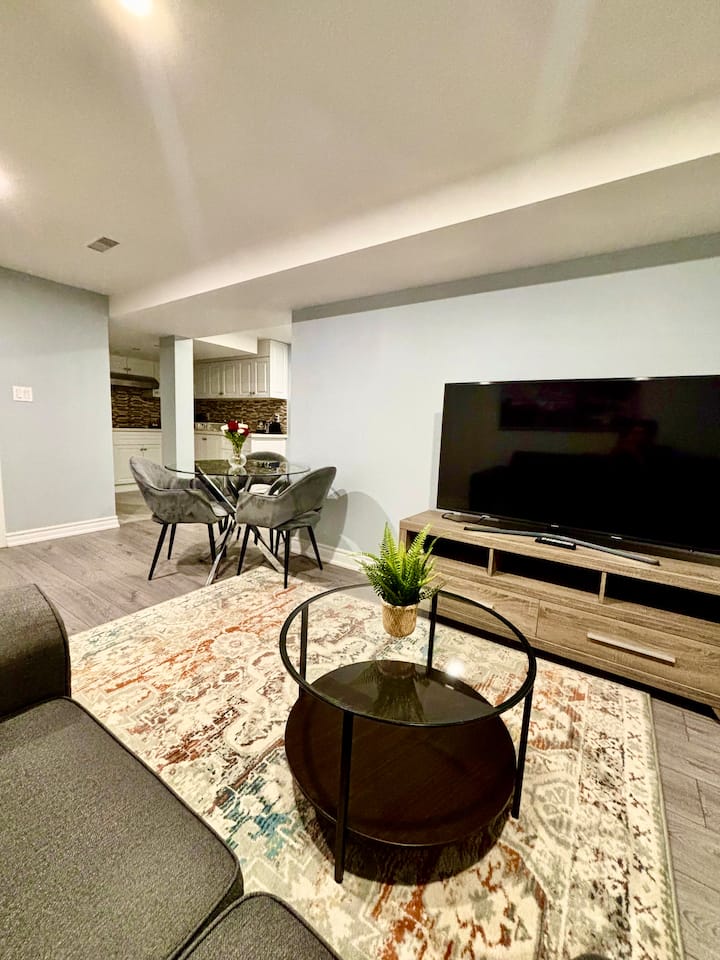 Spacious 1-bedrm Suite/free Parking/ Private Entry - Vaughan
