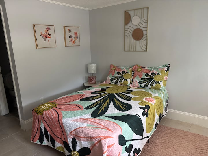 Miller Bridge Coral Floral Room - 好萊塢