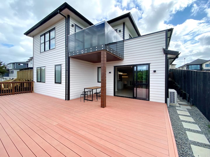 Brand-new Spacious Home With 7 Air Conditioners - Auckland
