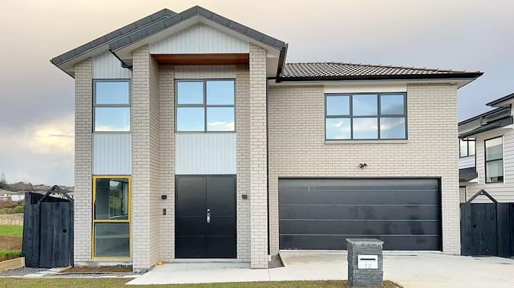 Brand-new Large House Castlebane Drive - Auckland