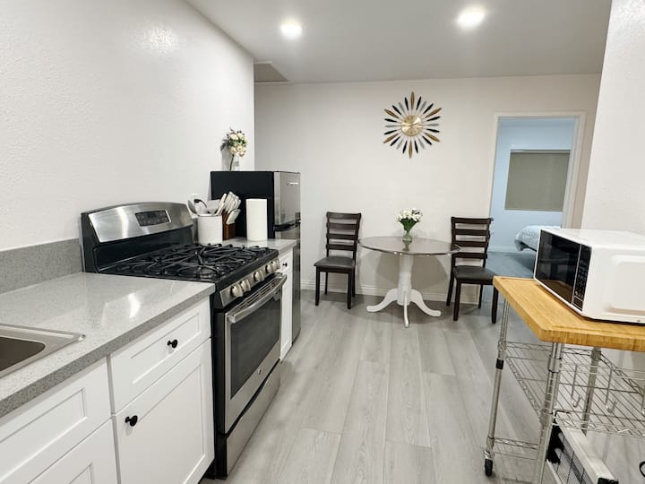 A2 Private Apt - Pomona, CA