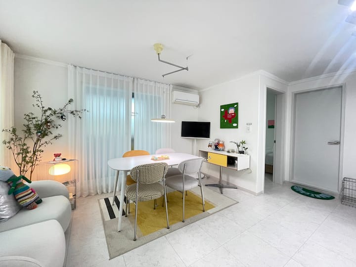 Near Hongdae, 3-min From Sinchon St, Free Luggage - Seoul