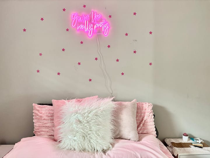 Pink Queen Suite | Game Room |10 Mins To Airport - Riverdale, GA