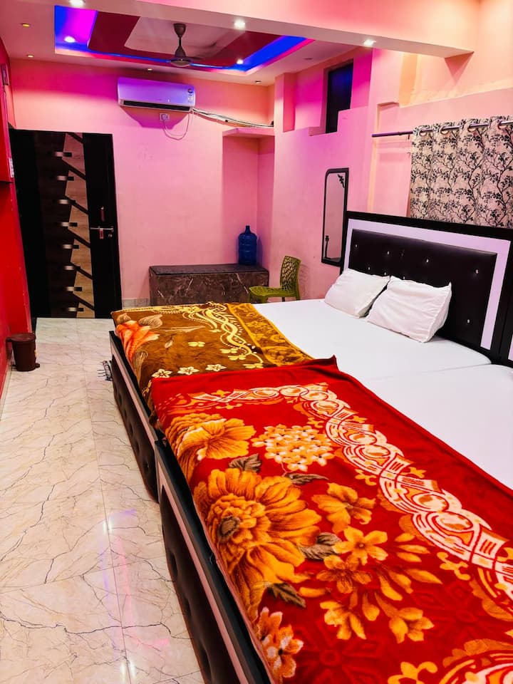 Laxmi Homestay - A Pieceful Home - Varanasi