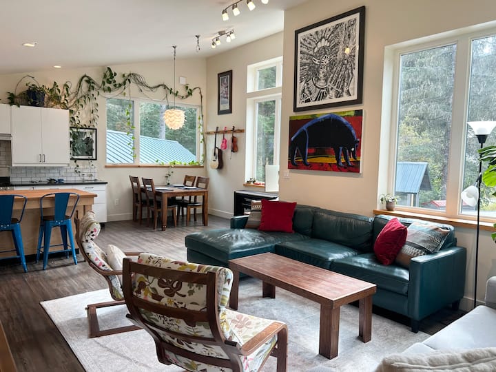 Cozy Modern Retreat – Walk To Alyeska & Xc Skiing - Alyeska, AK