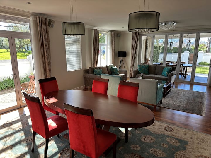 Large Apartment With Private Terrace (Pool Access) - Stellenbosch