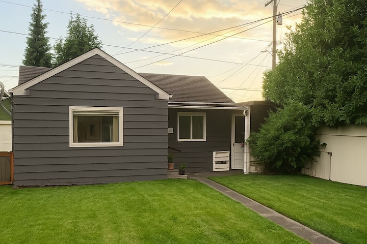 Stylish Downtown Everett Retreat - 埃弗里特
