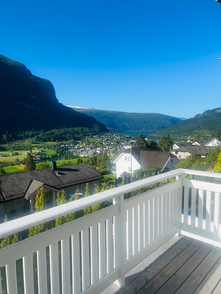 Leilighet Med Fjordutsikt. - Loen