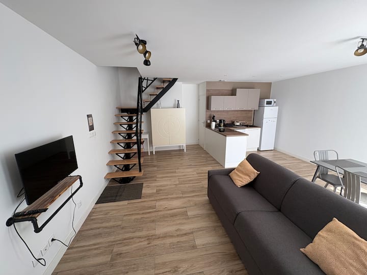 La Grande Pierre Blanche - Villette-d'Anthon