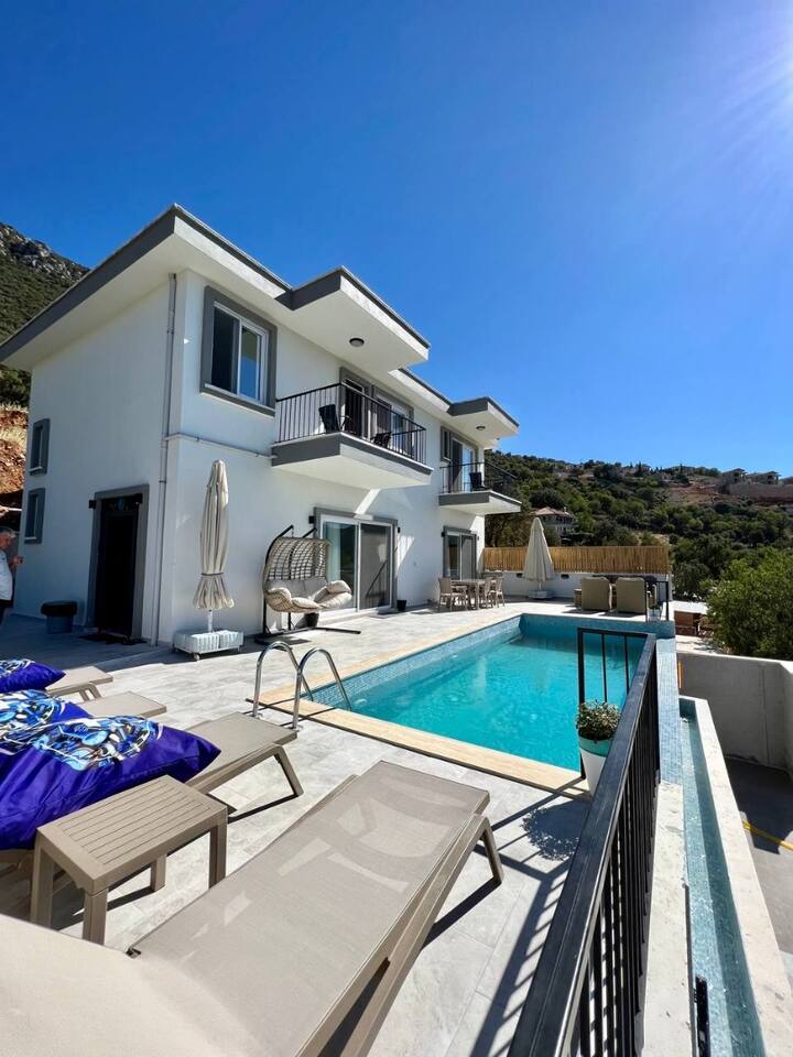 Doğa Manzaralı 10 Kişilik Jakuzili Villa 07-800 - Kaş