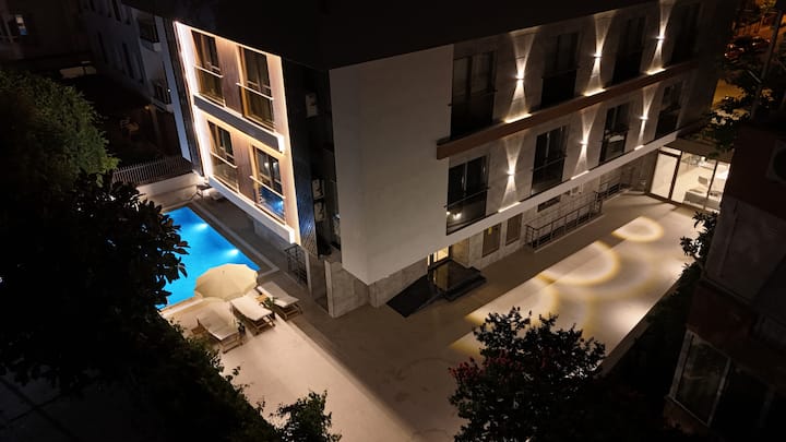 Konyaaltı Plajına Yakın, Yeni Havuzlu 1+1 Suite - Antalya