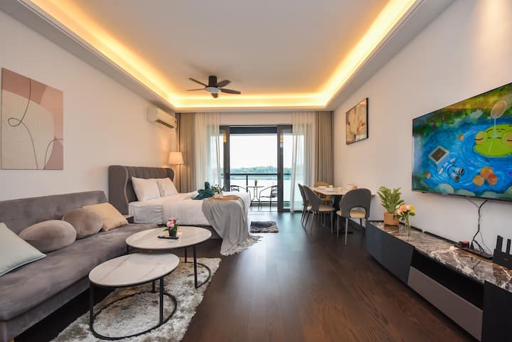 【New!】r&f Seaview Studio | Private Balcony | 3 Pax - Sembawang