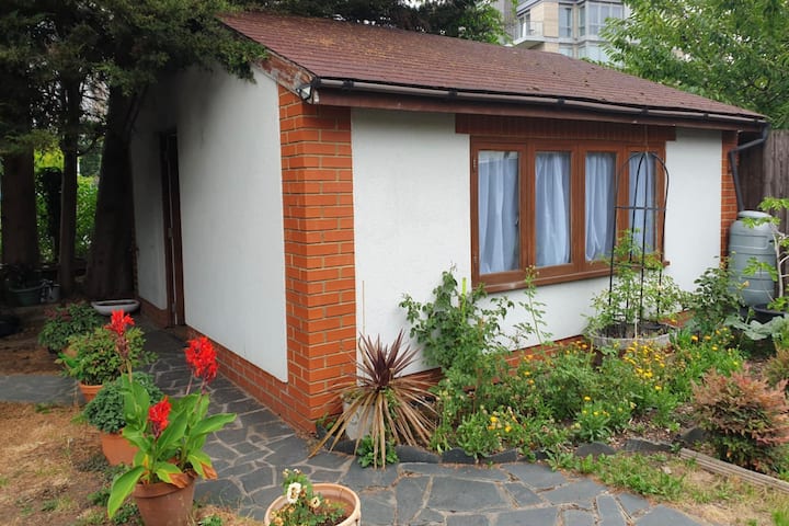 Garden Studio In Brentford - Belvedere - London