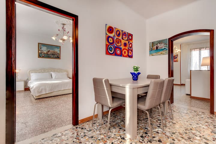 21 Steps From Venice Biennale - Venecia