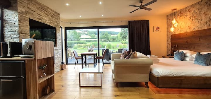 Wenlock Edge Lodge With Hot Tub - West Midlands