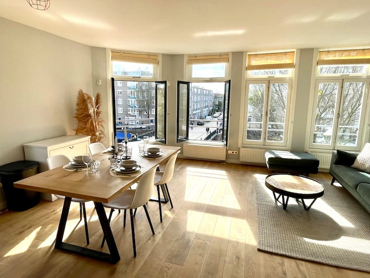 Bright Corner Apt W/ Canal Views - Amsterdam