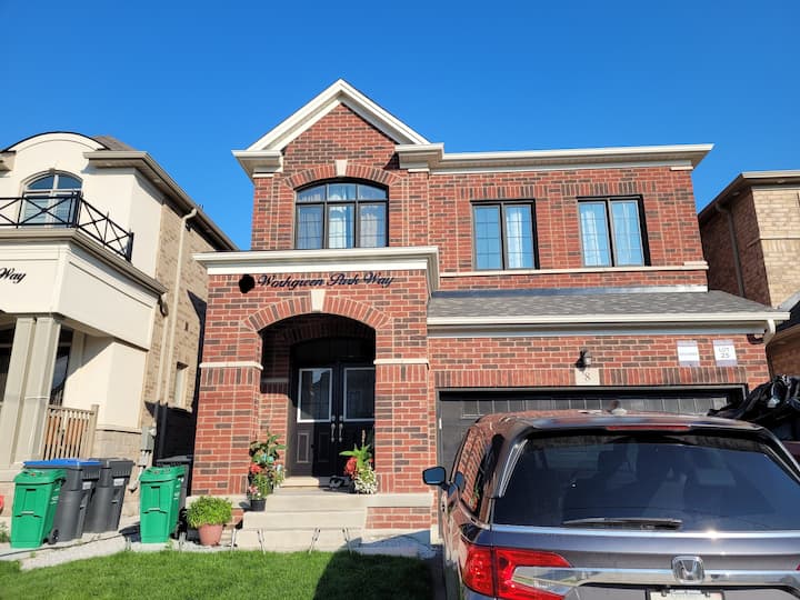 Elegant 2 Bedroom Guest Suite - Brampton