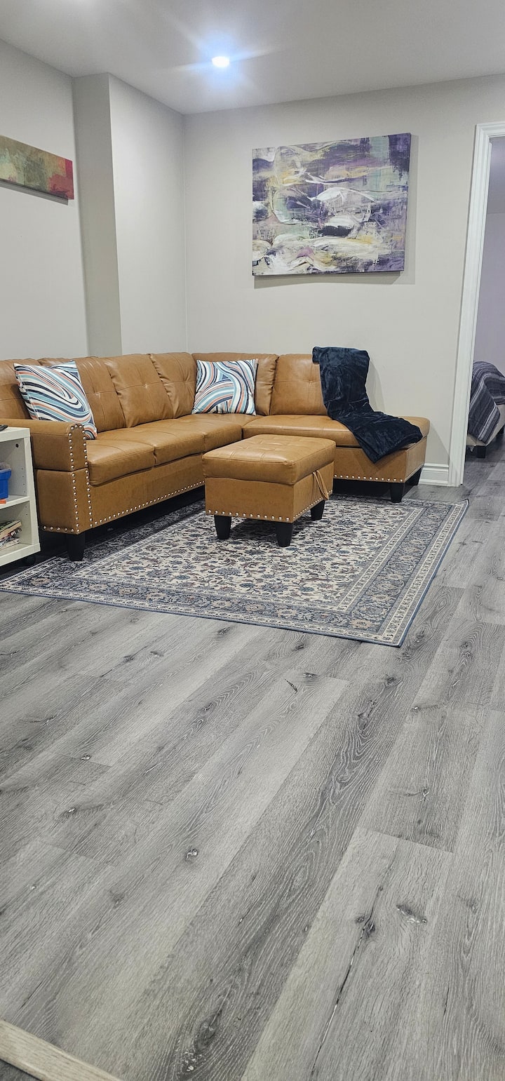 Elegant 2 Bedroom Guest Suite - Brampton