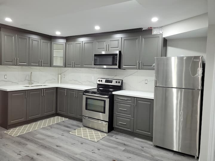 Elegant 2 Bedroom Guest Suite - Brampton