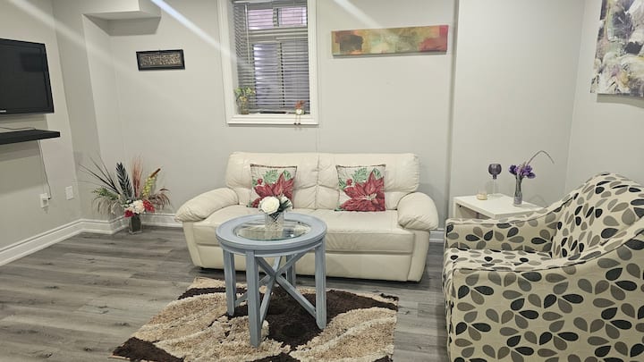 Elegant 2 Bedroom Guest Suite - Brampton