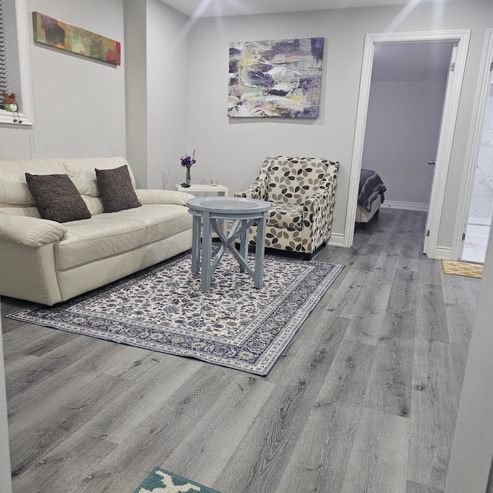 Elegant 2 Bedroom Guest Suite - Brampton
