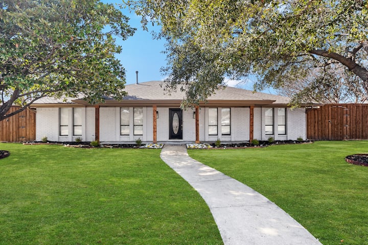 Villa Amor Plano - Massive Pool - 4br- 5 Smart Tvs - Plano, TX