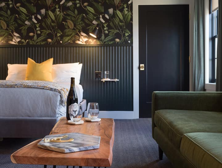 The Inn Downtown - Deluxe King Studio Apartment - Kittery, ME