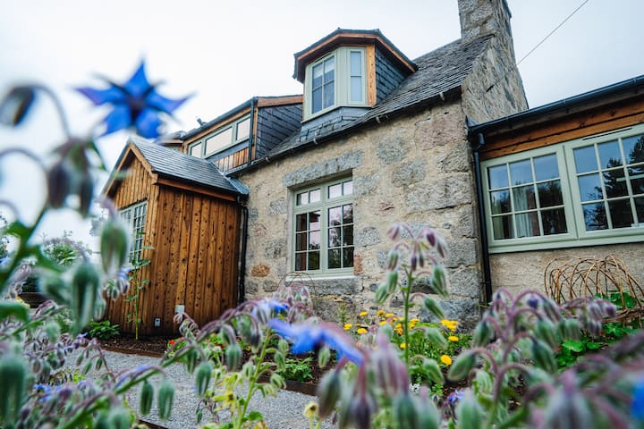Cosy, Quirky Highland Cottage In Grantown On Spey - Grantown-on-Spey