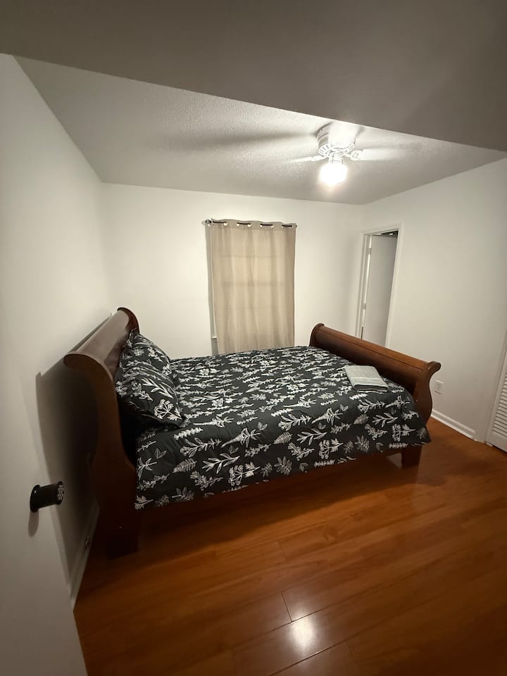Room In Cary With Private Bath - Cary, NC