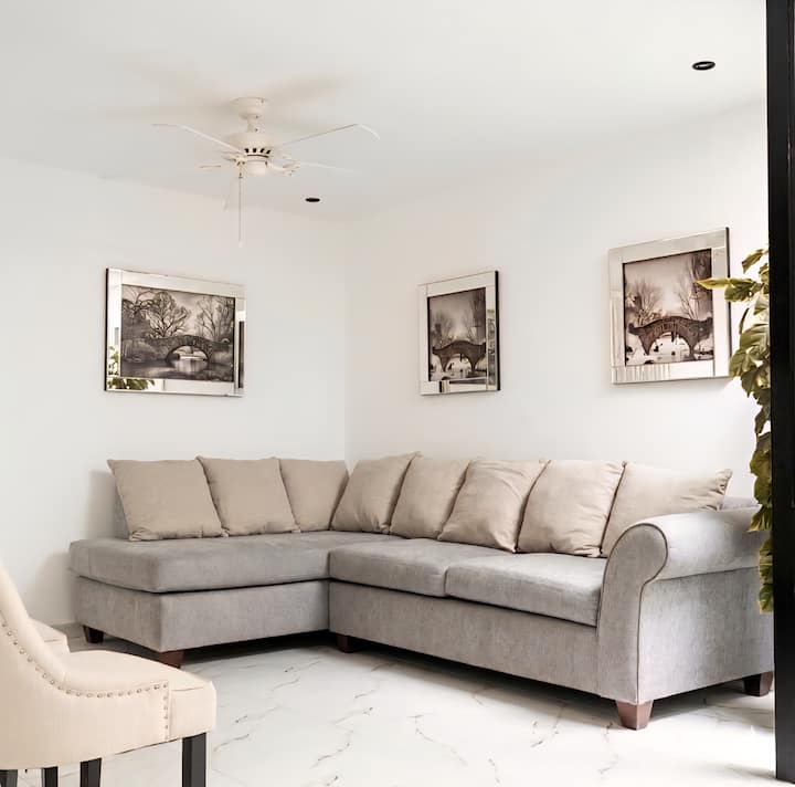 Central San Salvador House: Ac, Parking, 15 Guests - San Salvador