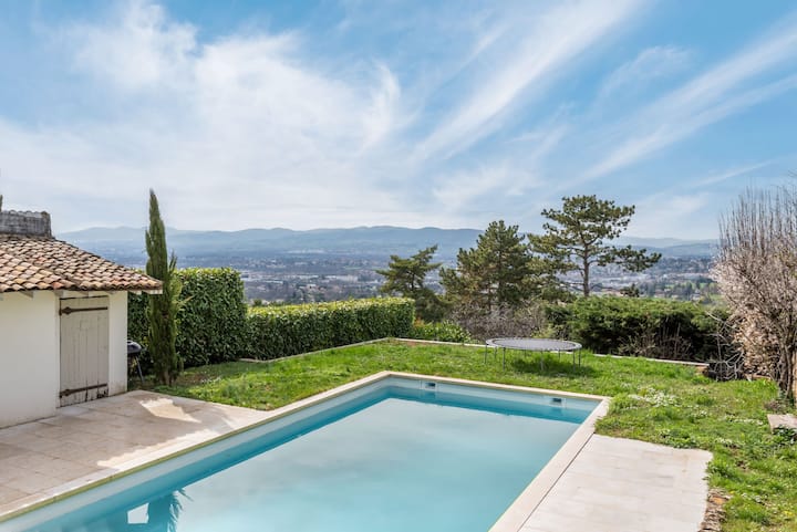 Le Cerf - Belle Maison Avec Vue Et Piscine - Écully