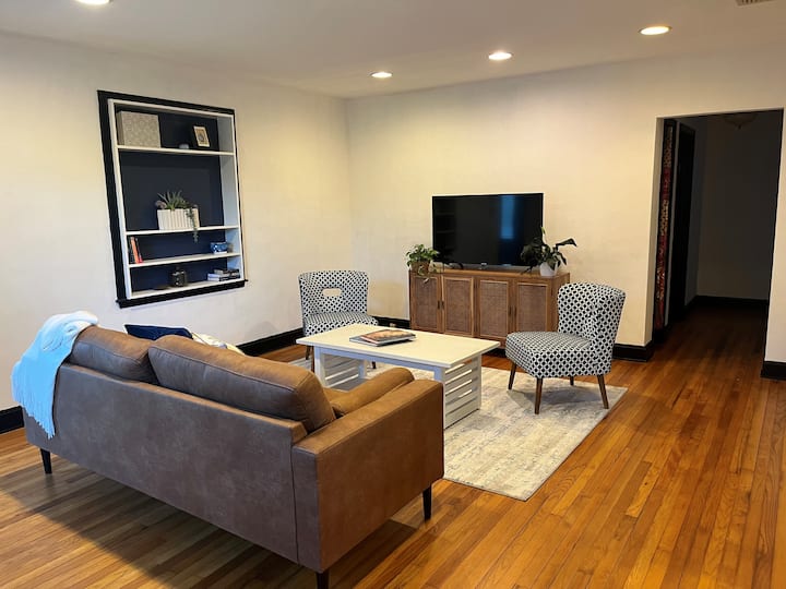 Stylish Brick Bungalow Retreat - Jacksonville, FL