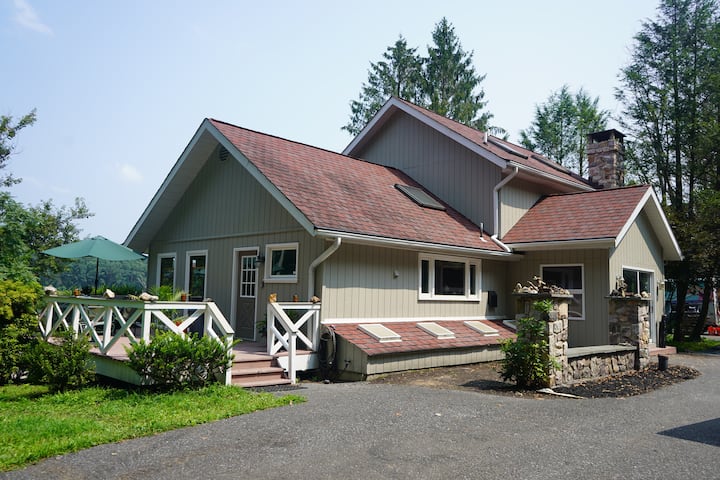 A Rustic Retreat Away From The Busy City Life - Hamburg, PA