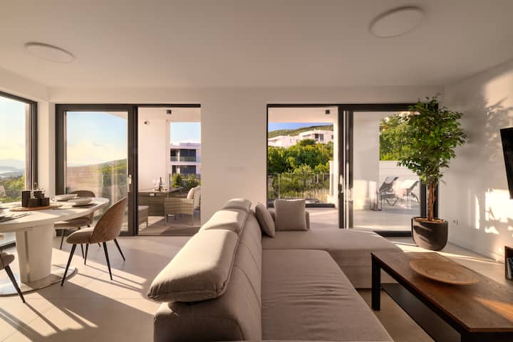 Luxurious Sea-view 3br Apartment W/ Private Pool - Crikvenica