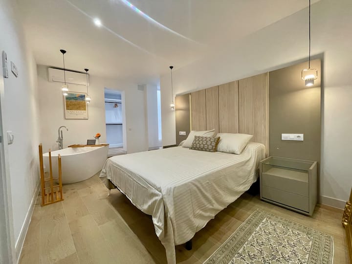 Casa Almedina,casco Histórico,parking Incluido - Almería