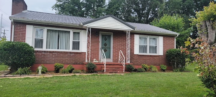 Comfortable 3 Bedroom House - Columbus Belmont State Park, Columbus